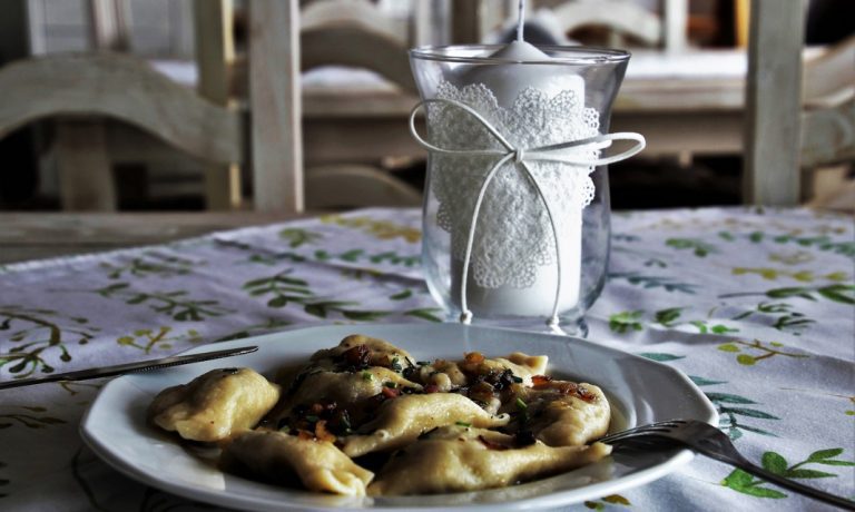 Pierogi z mięsem mielonym surowym - Przepis